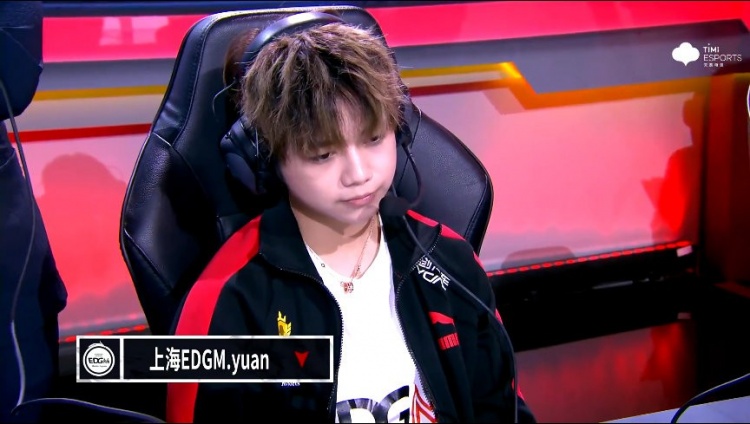 上海EDG.M温旭和小崽轮换上场，yuan和然然轮换下场-直播吧zhibo8.cc