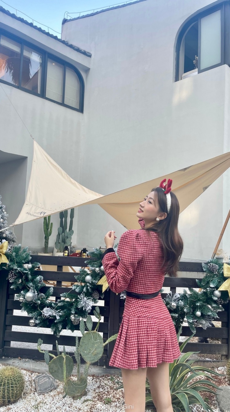 前KPL解说Gini晒照：我的世界因为有了你 没有风也摇摆-直播吧zhibo8.cc