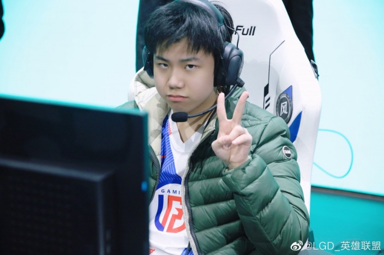 LGD赛前返图：准备完毕，全力以赴！“剪刀手”Shad0w上线-直播吧zhibo8.cc