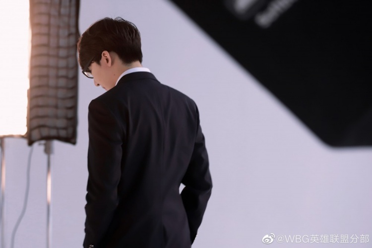 WBG官博晒Easyhoon定妆照：翩翩君子，温润如玉-直播吧zhibo8.cc