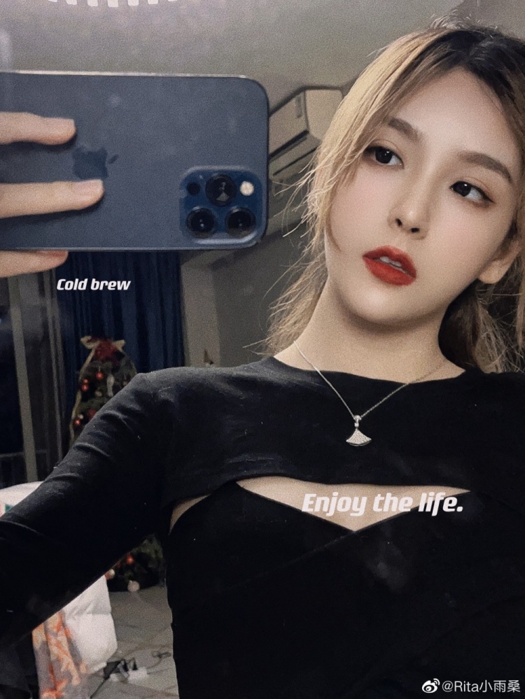 Rita分享照片：说好的周末出门晒太阳 人呢！-直播吧zhibo8.cc