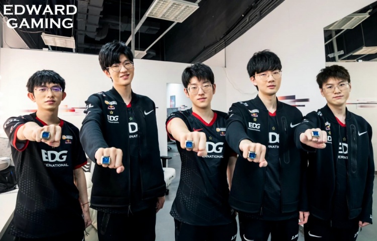 Jiejie在LPL登场三周年:不断追逐梦想的少年 继续闪闪发光吧！-直播吧zhibo8.cc