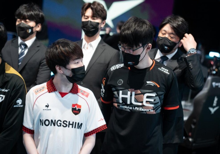 LCK夏季赛媒体日返图：10支战队接受媒体采访-直播吧zhibo8.cc