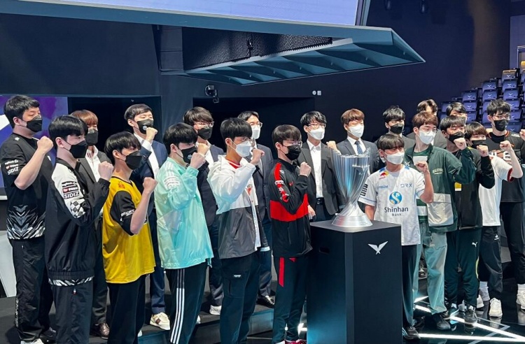 LCK夏季赛媒体日返图：10支战队接受媒体采访-直播吧zhibo8.cc