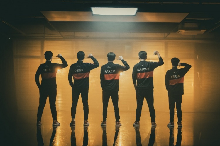 LCK宣传片拍摄花絮：ShowMaker和他的“保镖”-直播吧zhibo8.cc