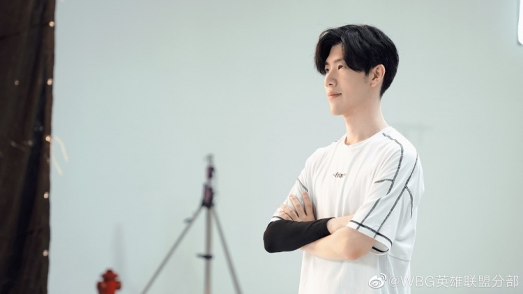 WBG分享TheShy帅照：一些🦌的绝佳演技存货-直播吧zhibo8.cc