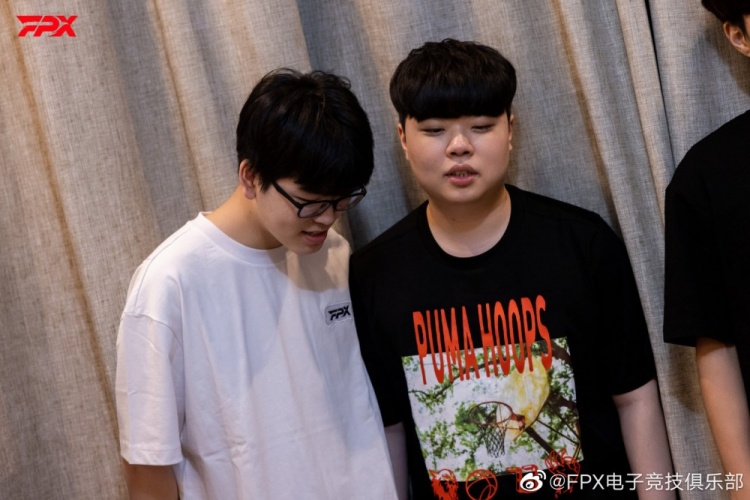 FPX官博更新：Clid生日会返图记录-直播吧zhibo8.cc