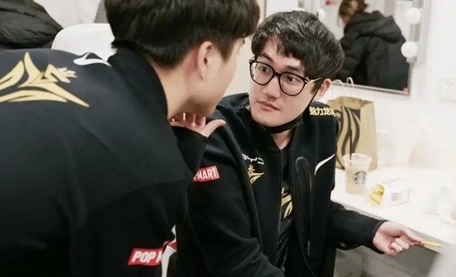 Karsa：LPL圣经找有我的版本啊，别找错了，找更新过的！-直播吧zhibo8.cc