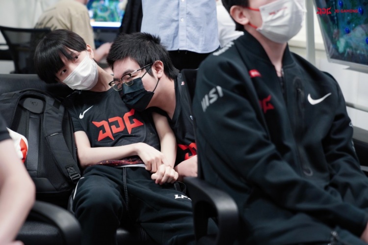 JDG赛前返图：准备完毕，常规赛收官战冲冲冲-直播吧