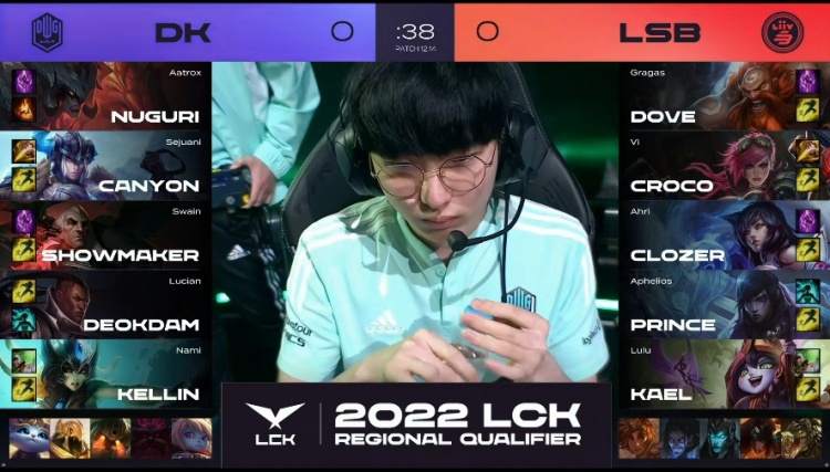 🎮牛古力完美绕后阻断LSB后路！LSB输掉团战被DK拿下 DK1-0LSB-直播吧