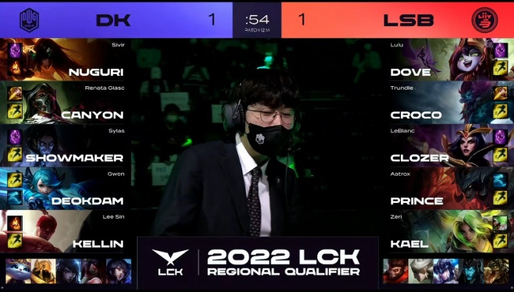 🎮三叔盲僧踢翻LSB！德芙剑魔多次先手暴毙痛失比赛 DK2-1LSB-直播吧