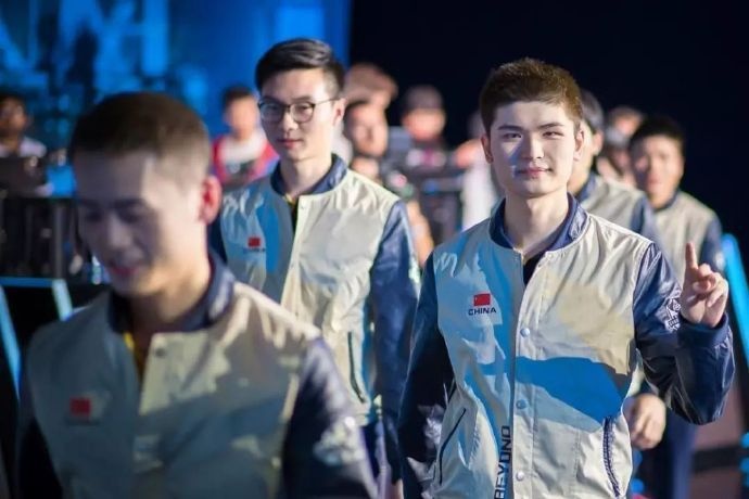 S3-S13 LPL世界赛出征服盘点：哪件的设计最得你心呢？-直播吧