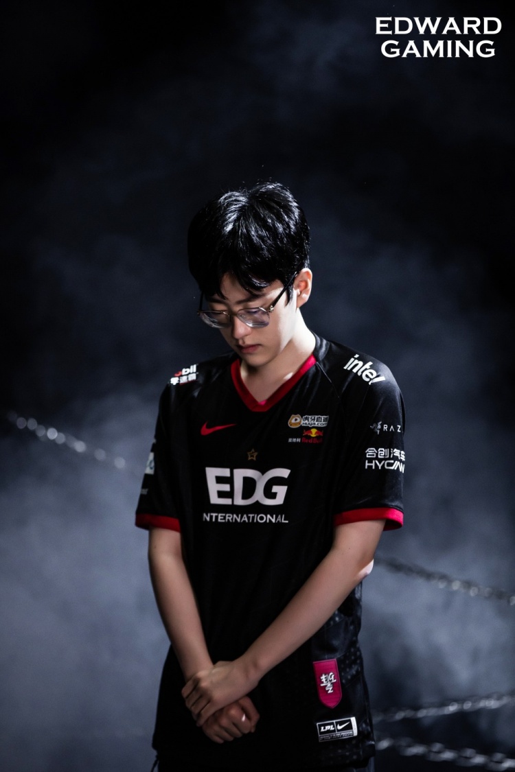 EDG官博分享：S12资格赛宣传片花絮-直播吧