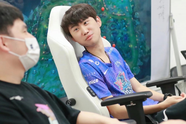 Doinb：等姿态复播就找GNR！让我找老QG玩 其实除了打野都能-直播吧