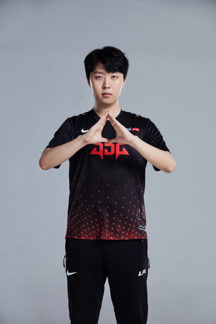 JDG选手S12定妆照：此志无双，JDG加油！-直播吧