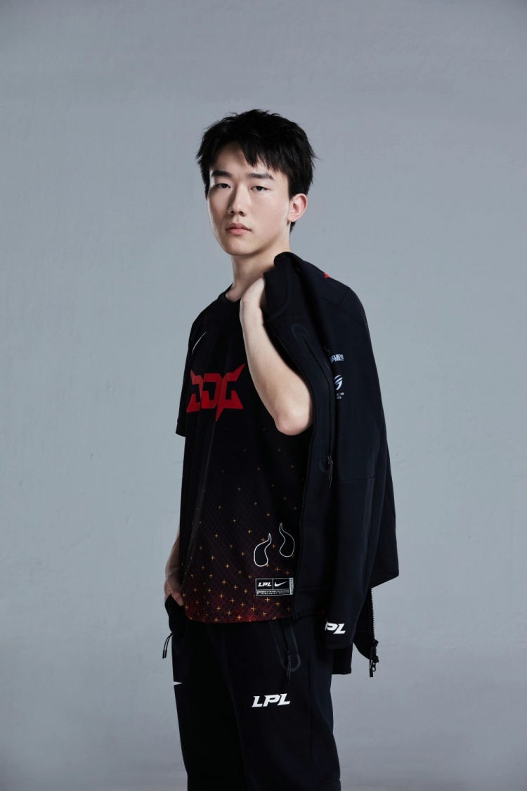 JDG选手S12定妆照：此志无双，JDG加油！-直播吧