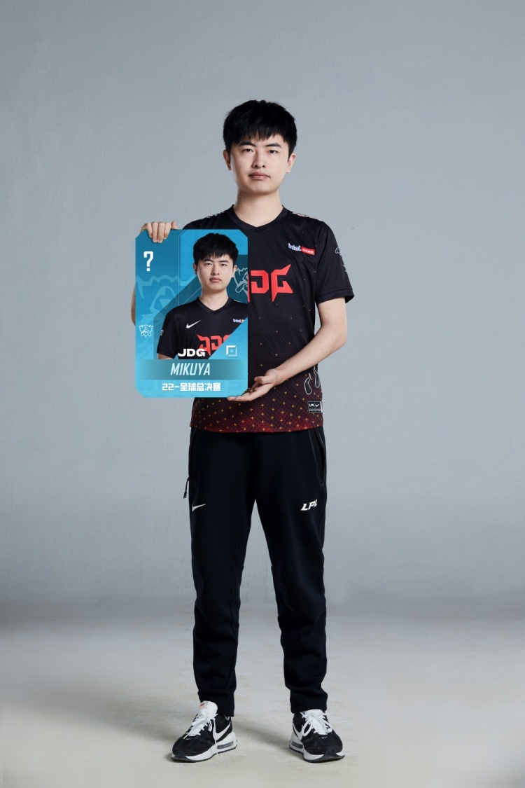 JDG选手S12定妆照：此志无双，JDG加油！-直播吧