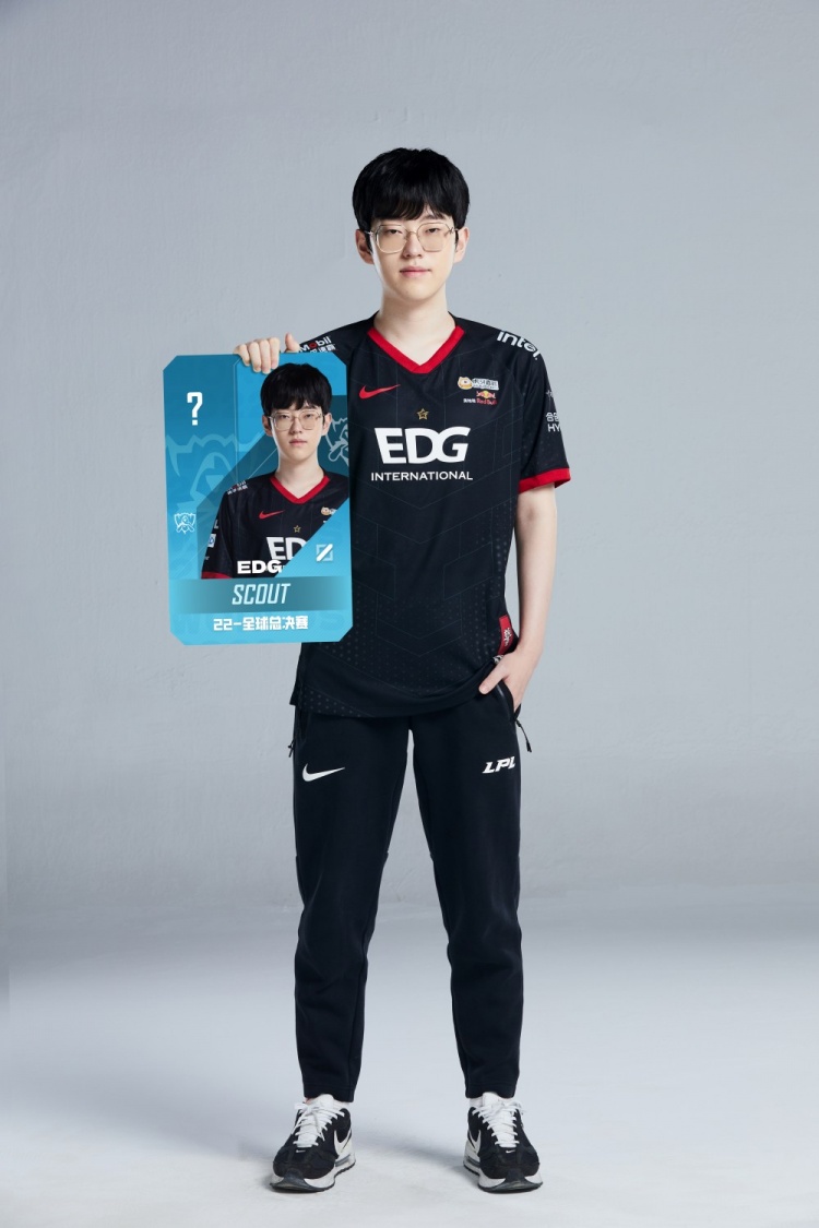 EDG选手S12定妆照：以骑士之誓，为荣誉而战-直播吧