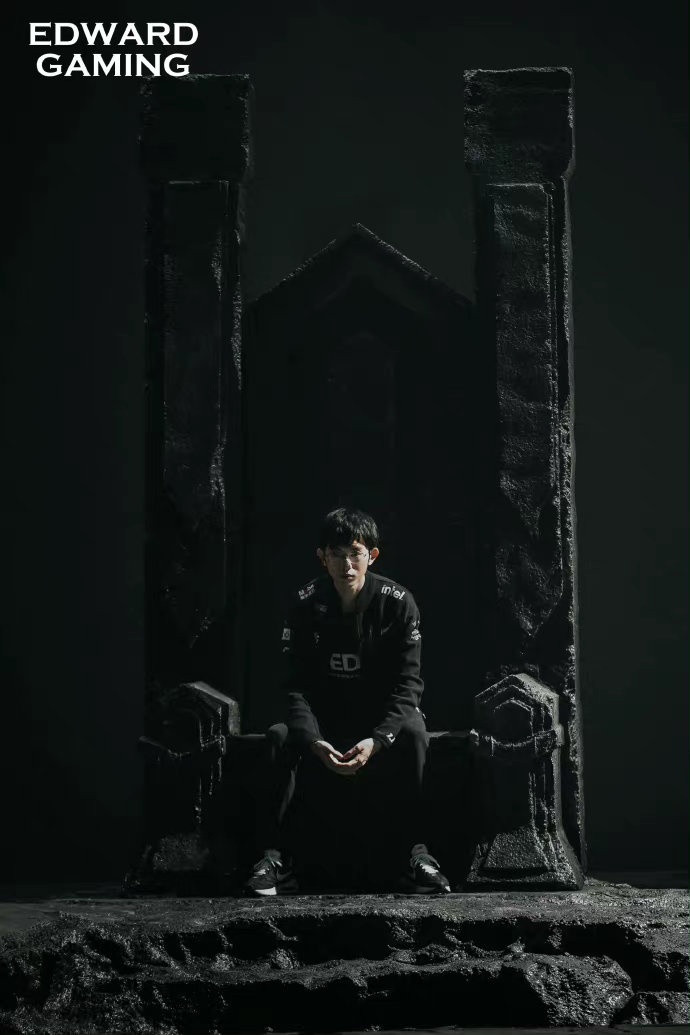 EDG分享S12出征返图：定格骑士们的霸气瞬间-直播吧