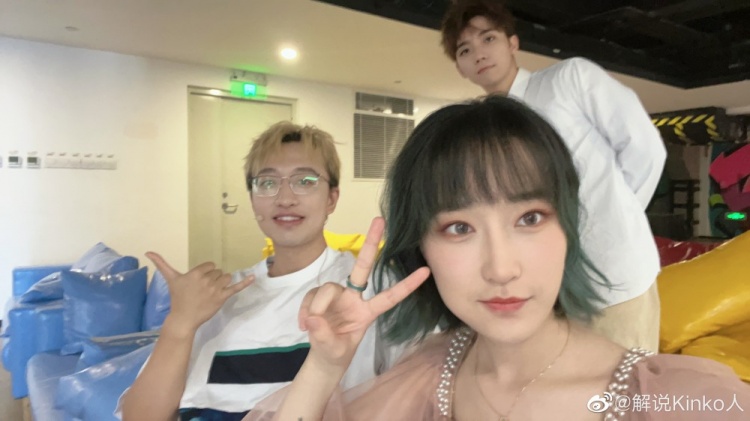 解说kinko晒照：今天早晨二路下班！RNG3-1啦-直播吧