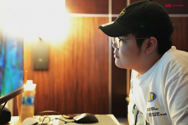 JDG分享训练返图：都走到半山腰了，一起去山顶看看吧-直播吧