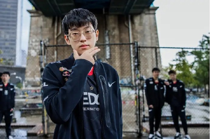 Scout采访：这次的话，可以说是终于报仇C9的了-直播吧