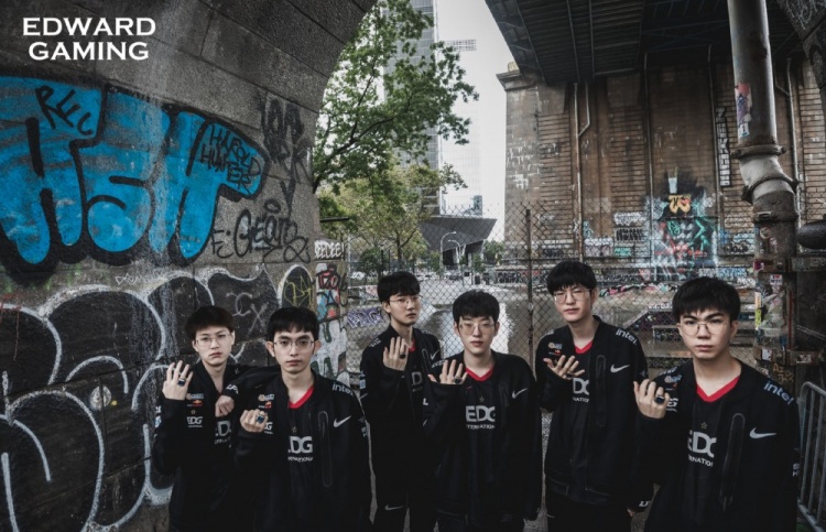 EDG宣传片花絮：银龙骑士们戴着冠军戒指帅气登场！-直播吧