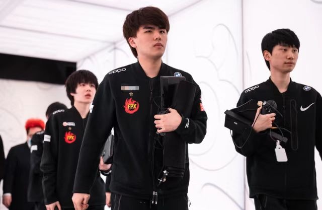 《Lwx&Doinb盲僧solo》Lwx：你真是个菜b啊，哪来的傻子啊！-直播吧