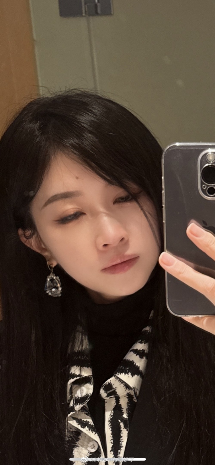 DOTA2解说Ams晒照：卸妆前再来看看我今天自己画的超满意的妆-直播吧