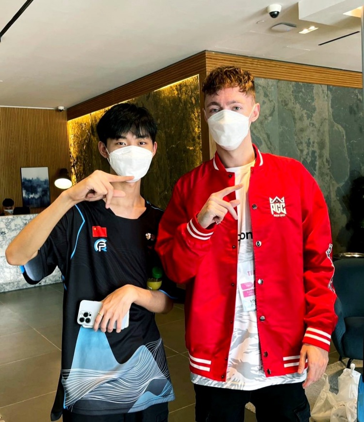 Faze经理晒出与XDD合照：Faze_Aixleft~-直播吧