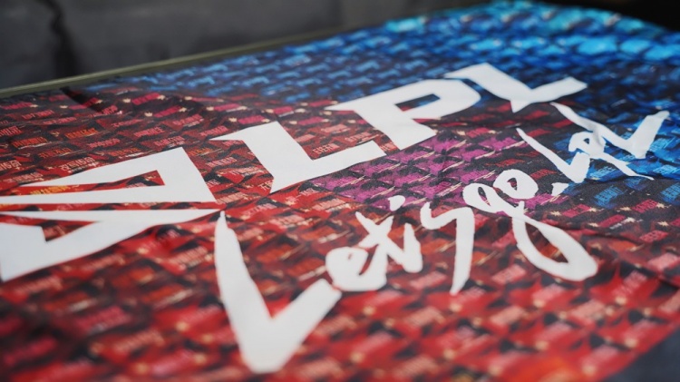 zzr为LPL应援：此志无双 勇者无畏 京承意归 东舞旗威-直播吧