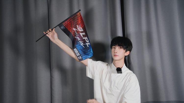 zzr为LPL应援：此志无双 勇者无畏 京承意归 东舞旗威-直播吧