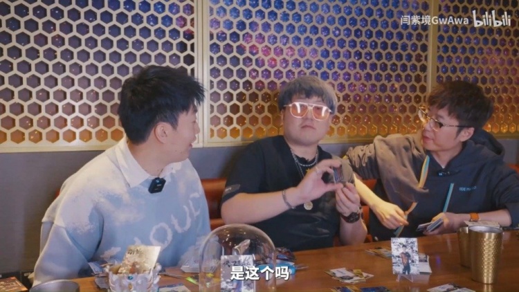 wAwa 分享LPL选手卡开箱视频：双签双小虎-直播吧