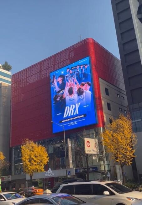 Deft更新ins：去打卡DRX夺冠应援广告了-直播吧