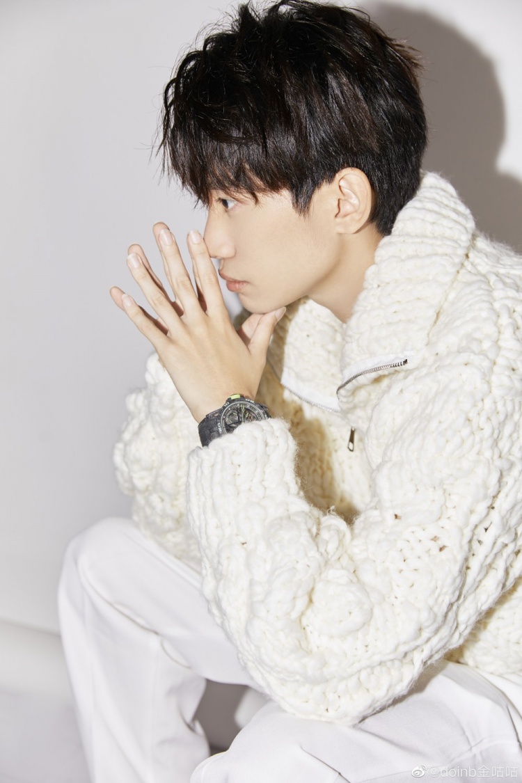 Doinb晒照：帅帅滴大男孩 完美滴身材-直播吧