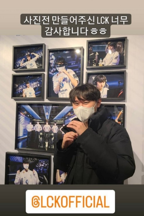 Pyosik更新INS快拍：谢谢LCK办的摄影展哈哈-直播吧