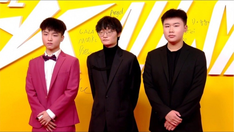 LPL周末红毯仪式全明星打野代表：Tian Wei XLB登场-直播吧