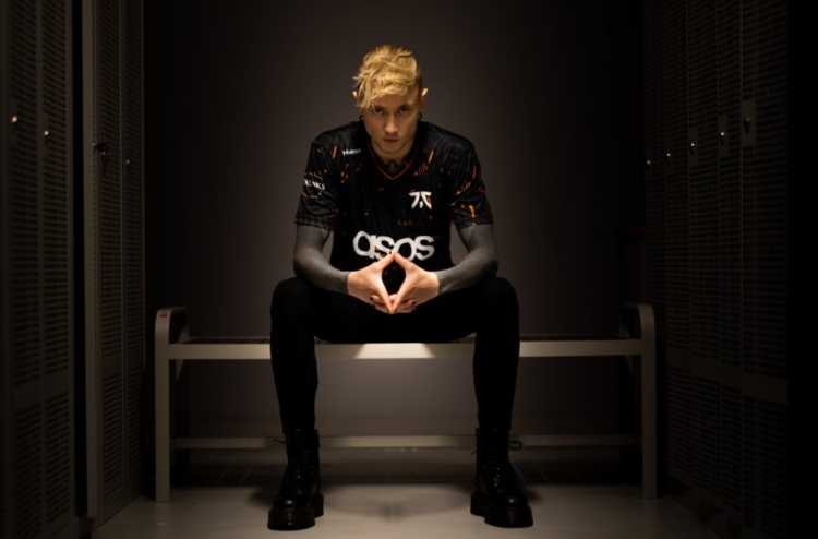 FNC俱乐部分享新队服：一样的黑橙配色，不一样的设计！-直播吧