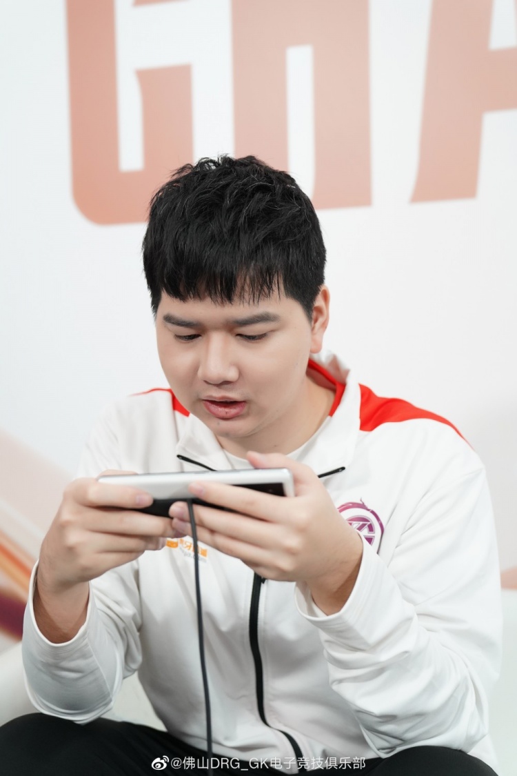 佛山GK世冠赛前返图：队伍将在18点对阵XYG！-直播吧