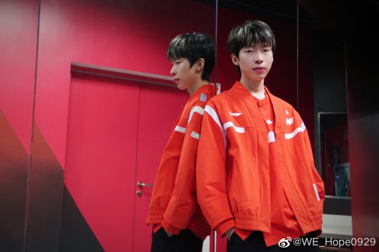 WE.Hope晒新队服照：2023赛季启航了！-直播吧