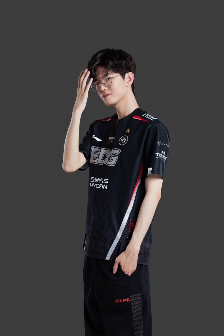 EDG春季赛定妆照：新赛季征程将要开启 银龙骑士团加油！-直播吧