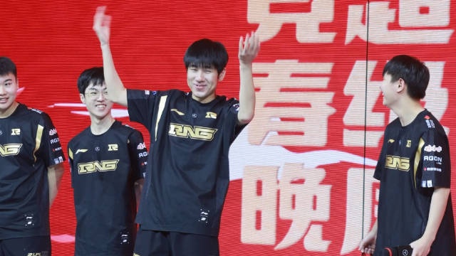 LPL选手更新视频：RNG的出场秀急速返场-直播吧
