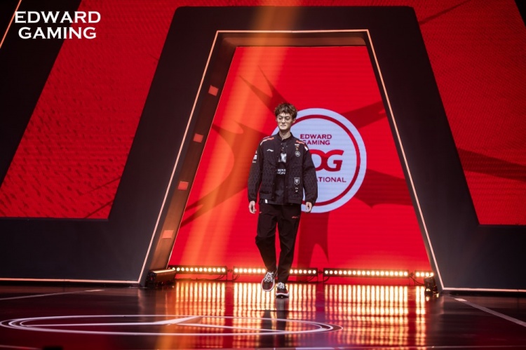 EDG赛后返图：今天的出场pose大家看得还满意吗-直播吧