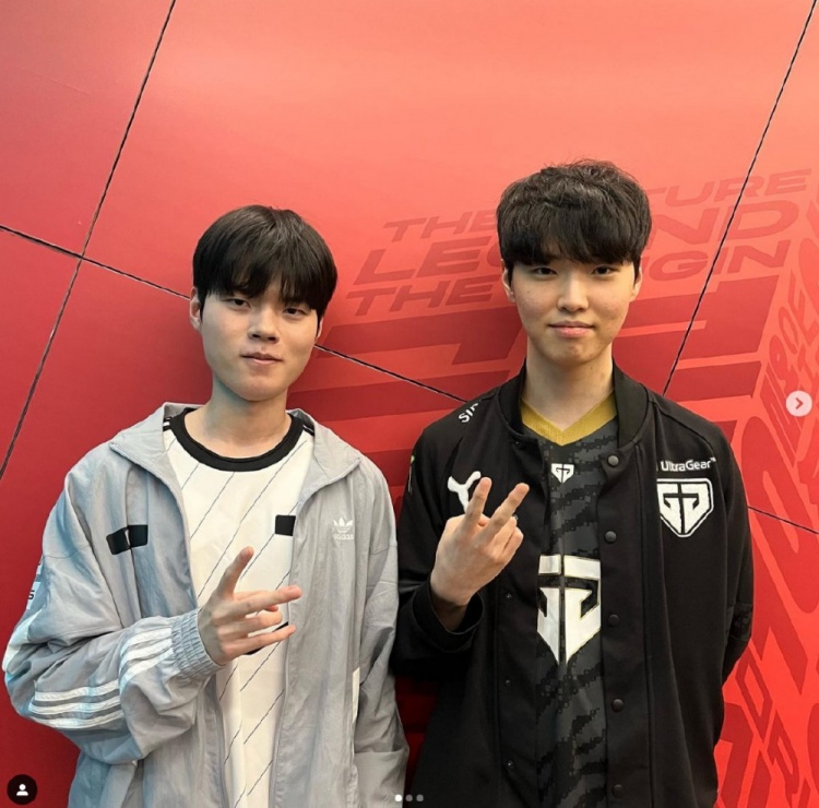 DK官方更新ins：Deft和老队友们的合照-直播吧