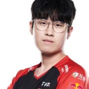 T1.Zeus晒照：我会好好备战通讯社大战 这是我最喜欢的冰淇淋！-直播吧