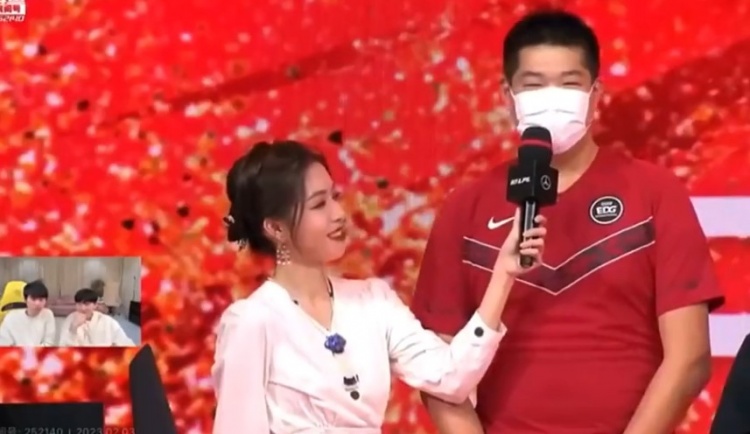 Doinb看FPX粉丝环节对自己说话：我不认识他！我没给他钱-直播吧