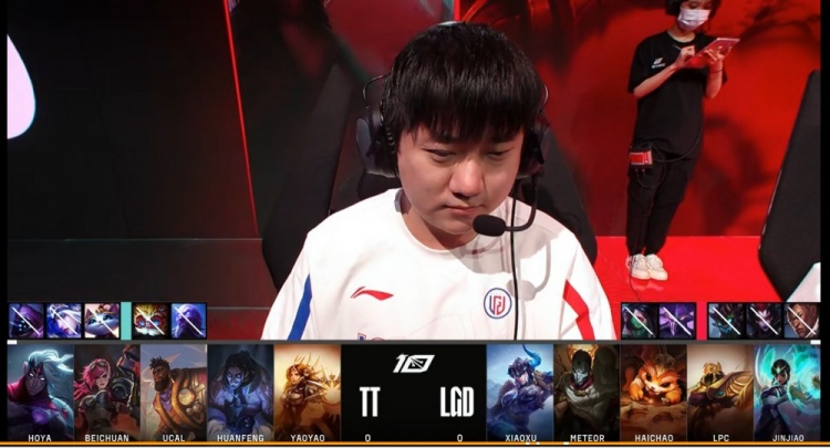 🎮Beichuan蔚如影随形LGD推线阵容4分钟直接GameOver TT拿首局-直播吧