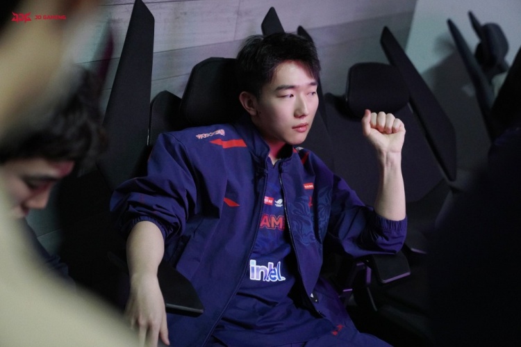 JDG赛后返图：挫折并不可怕 保持勇气去面对 去改变！加油！-直播吧