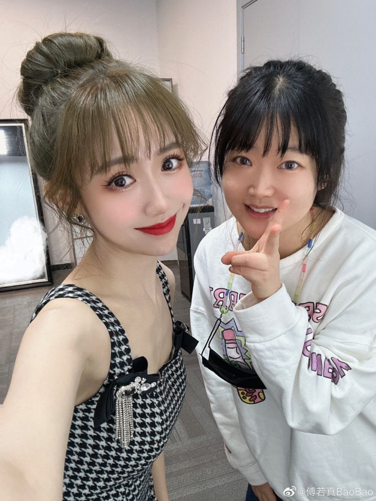 LPL主持人BaoBao晒照：西安 再见！-直播吧