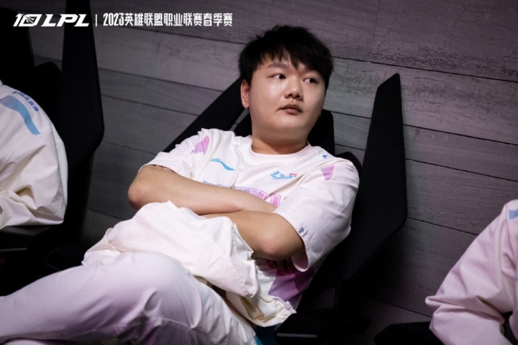 BLG赛后返图：ON哥帅气离场 Yagao从容淡定-直播吧
